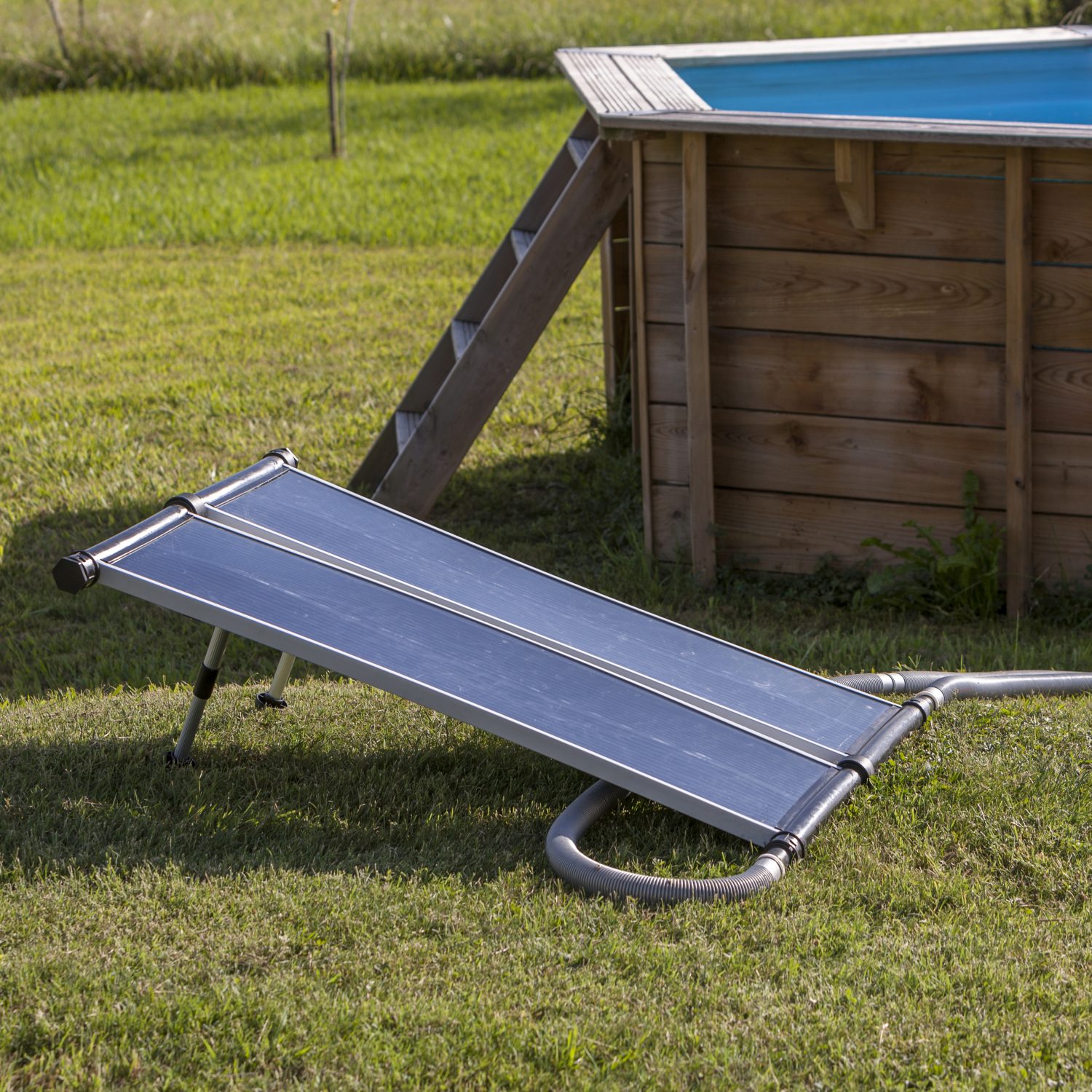 Beneficios de instalar un panel solar en la piscina